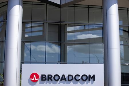 Broadcom forecasts upbeat revenue on strong data center, wireless ...